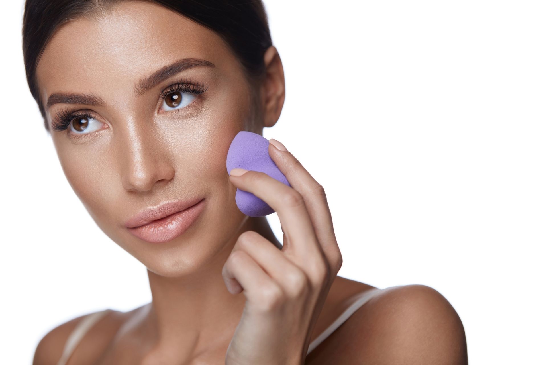 How To Apply Makeup On Dark Skin: 9 Easy Tips And Tricks - Toqpress